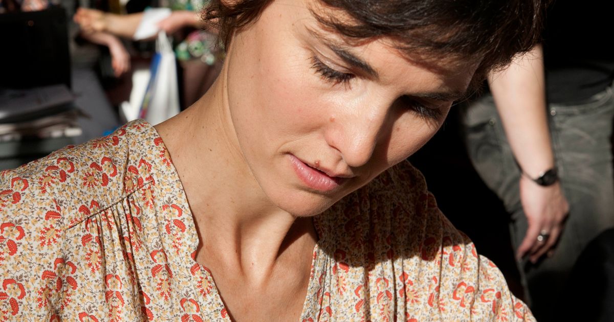 Églantine Éméyé dévoile une image déchirante sur la tombe de son fils ...