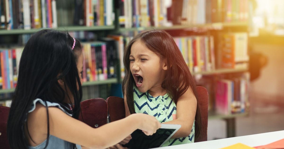 Comment gérer la jalousie entre mes différents enfants