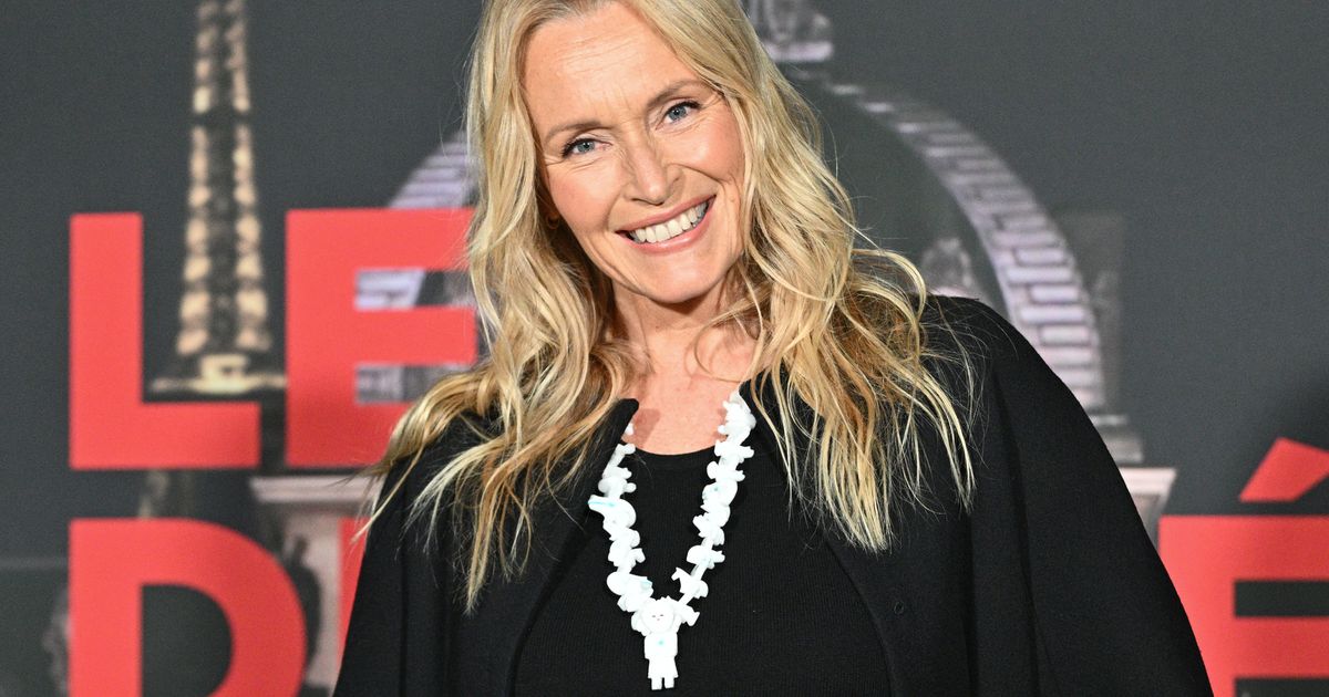 Estelle Lefébure radieuse à 56 ans, elle adopte la tendance mode ...