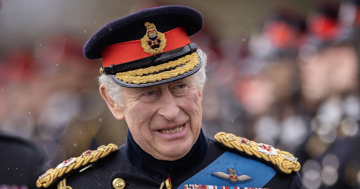 Charles III "trop effrayé" face à Meghan et Harry ? "C'est un homme faible"
