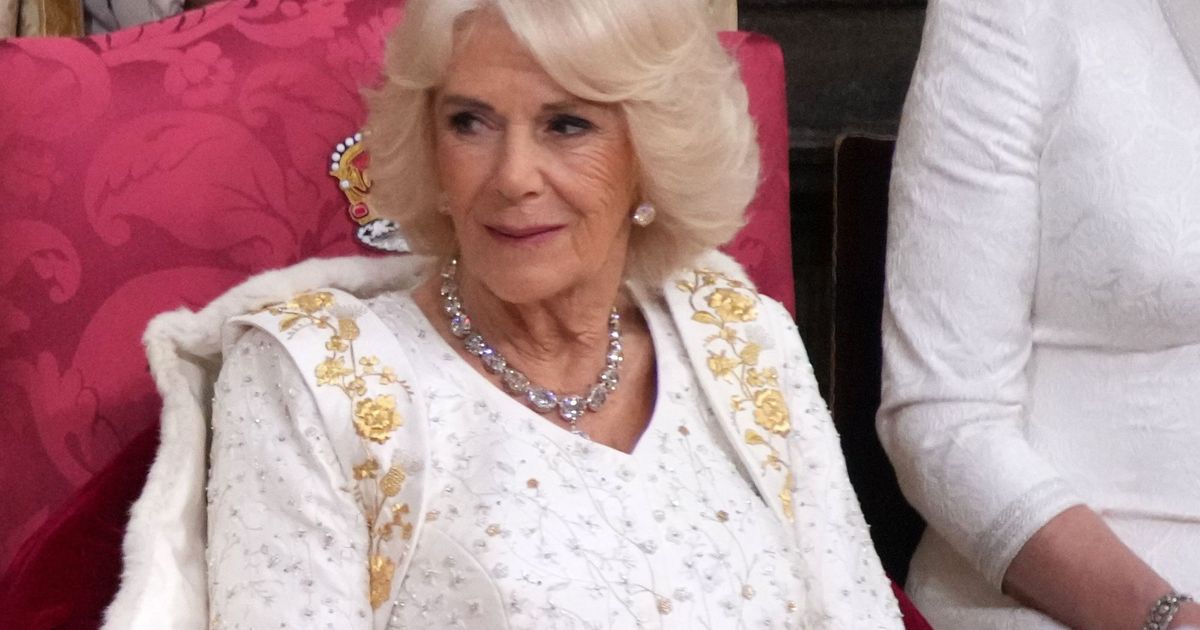 Couronnement de Charles III : ce détail très romantique brodé sur la ...