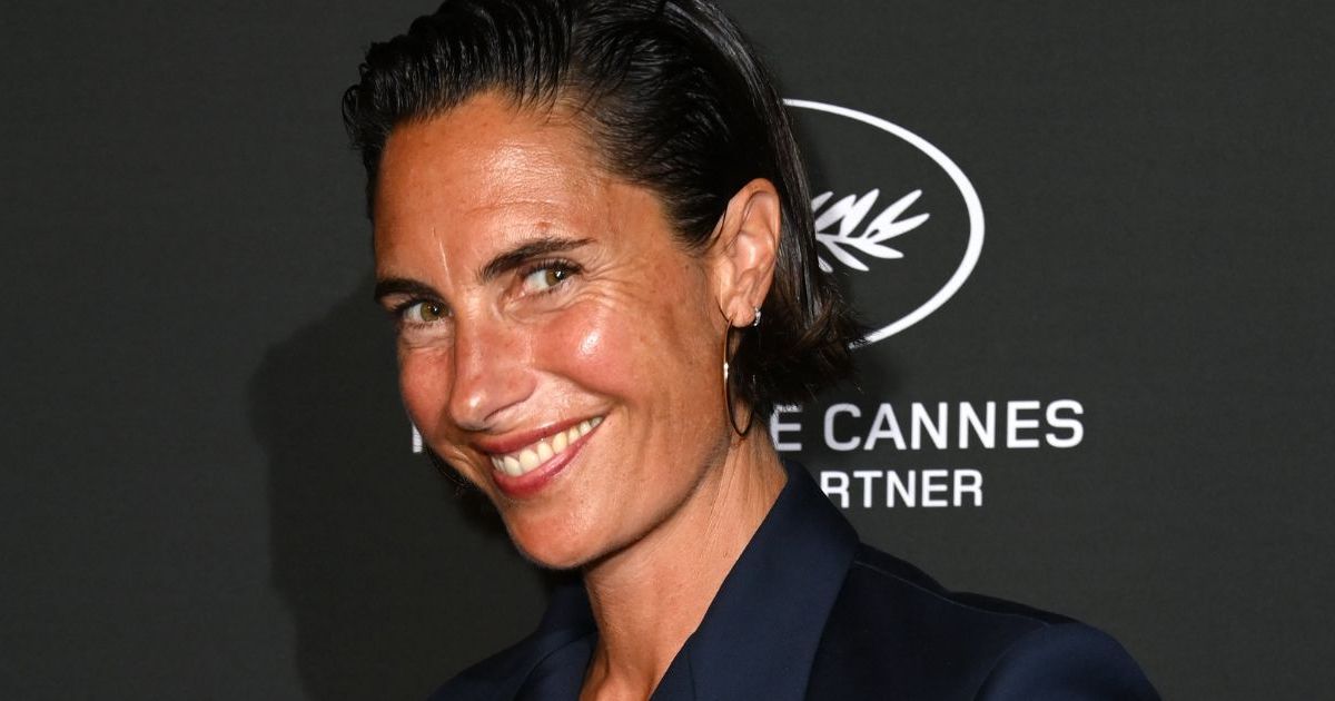 Alessandra Sublet sublime avec une nouvelle coupe de cheveux, elle ...