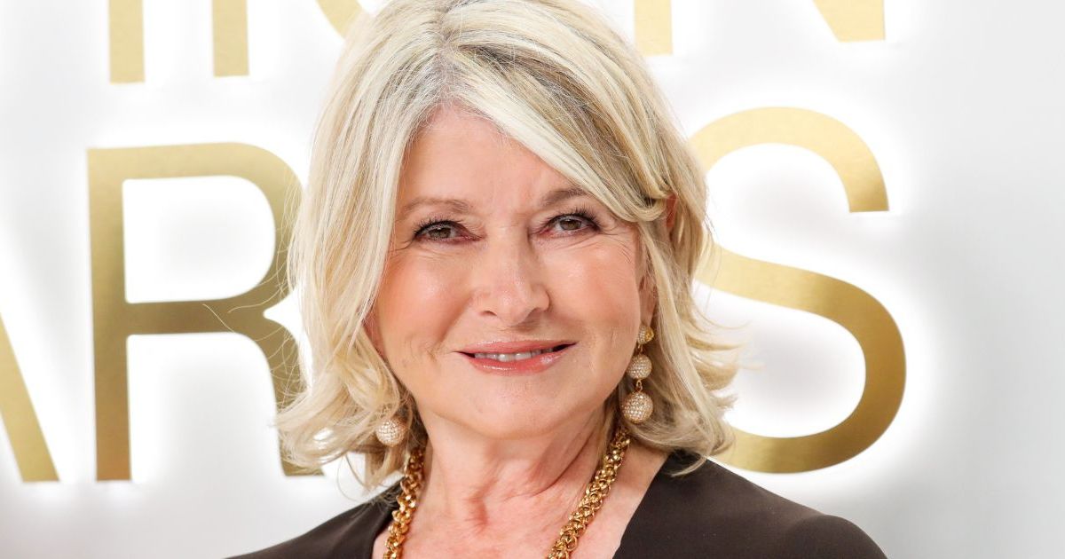 À 81 ans, Martha Stewart fait la une de Sports Illustrated en maillot ...
