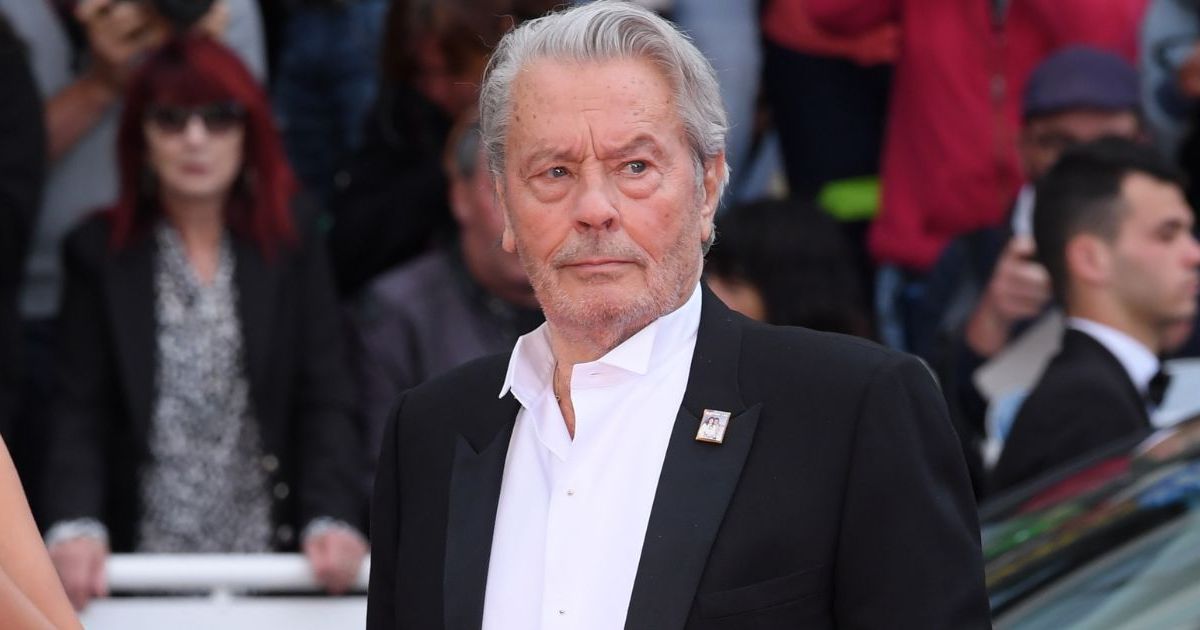 Affaire Alain Delon : une nouvelle plainte déposée contre Hiromi Rollin ...