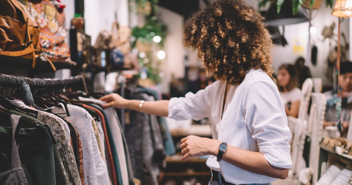 Une vendeuse révèle les "pires comportements des clients" en boutique