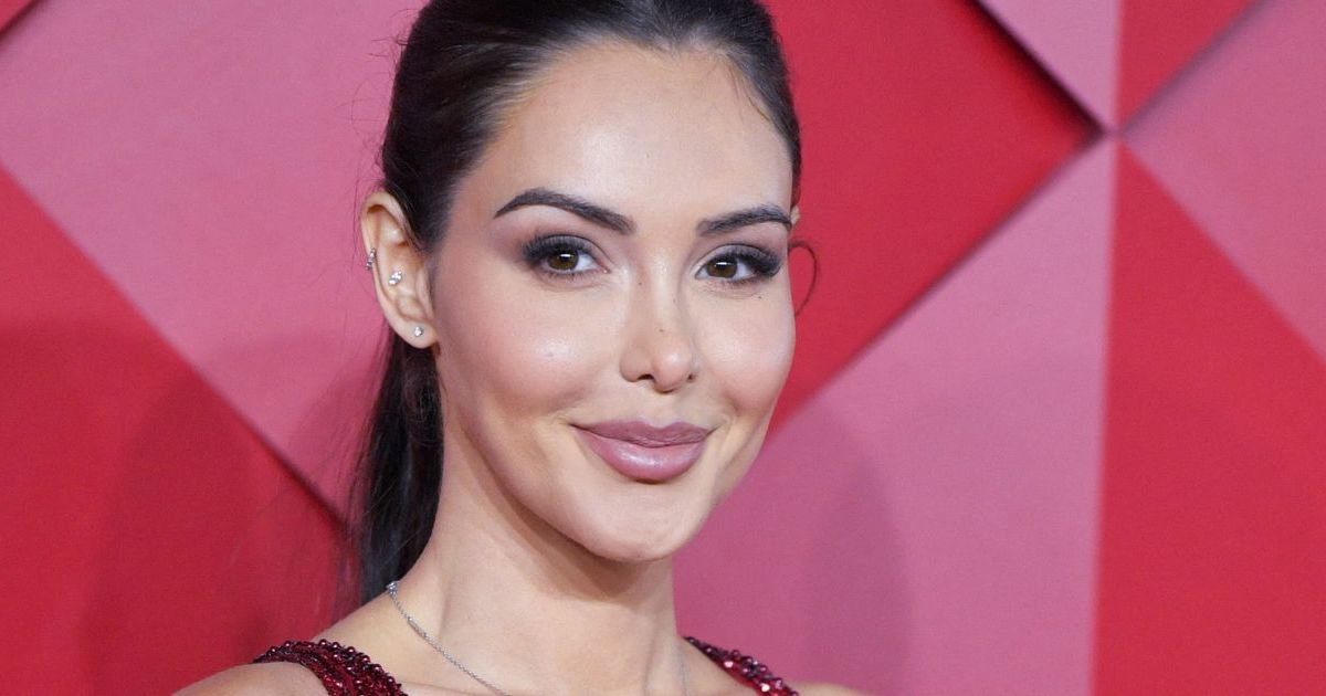 Nabilla éblouissante en mini bikini, elle dévoile ses courbes (PHOTOS)