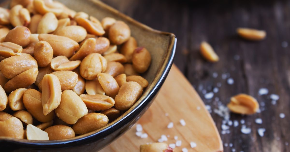 Pourquoi vous devriez vraiment éviter de manger les cacahuètes servies ... Pourquoi vous devriez vraiment éviter de manger les cacahuètes servies ...