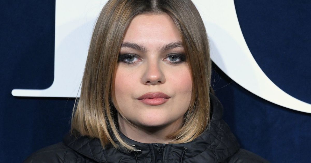 Louane, coupe au carré revisitée et coloration tendance, elle dévoile son nouveau look pour la ...