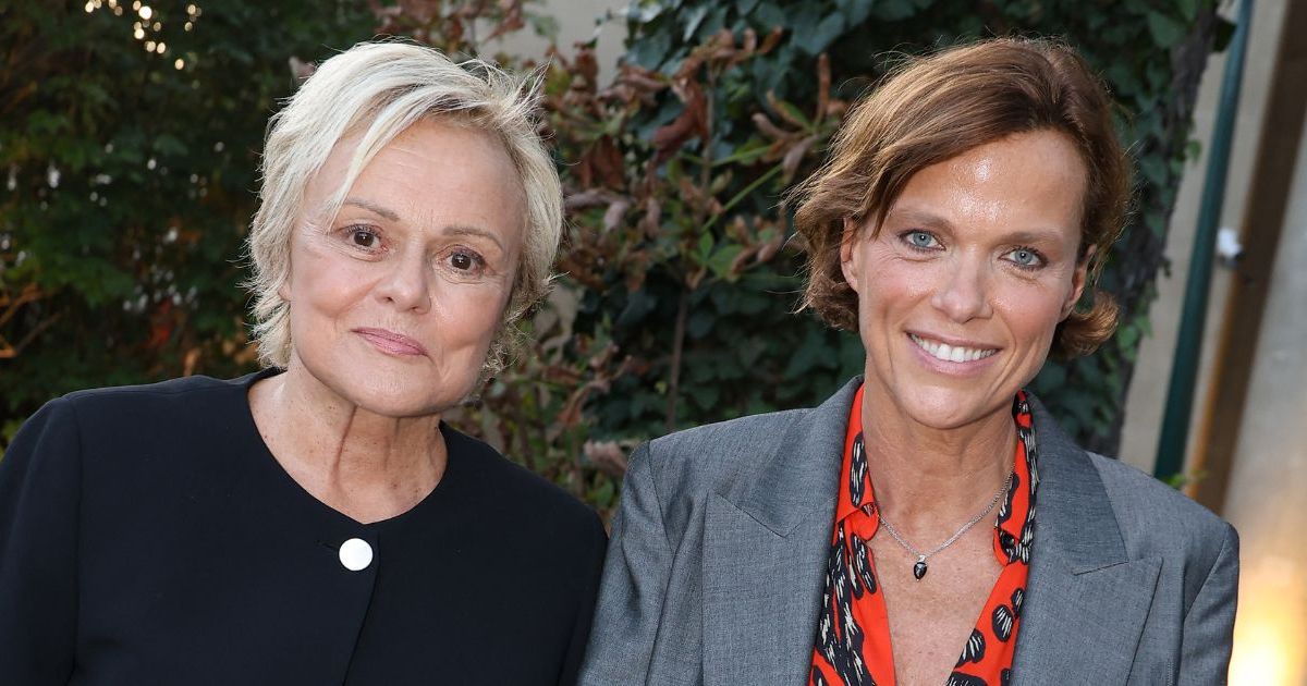"Fières" de leur amour Muriel Robin et sa femme posent pour la première ...