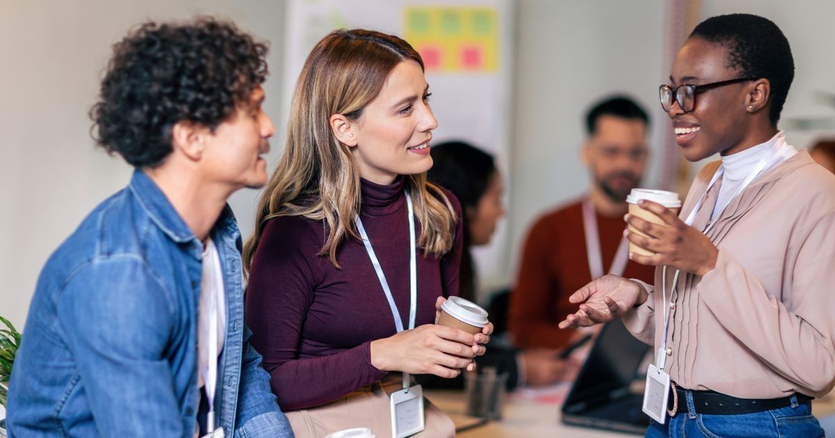 Voici les sujets de conversations préférés des Français au travail (et ...