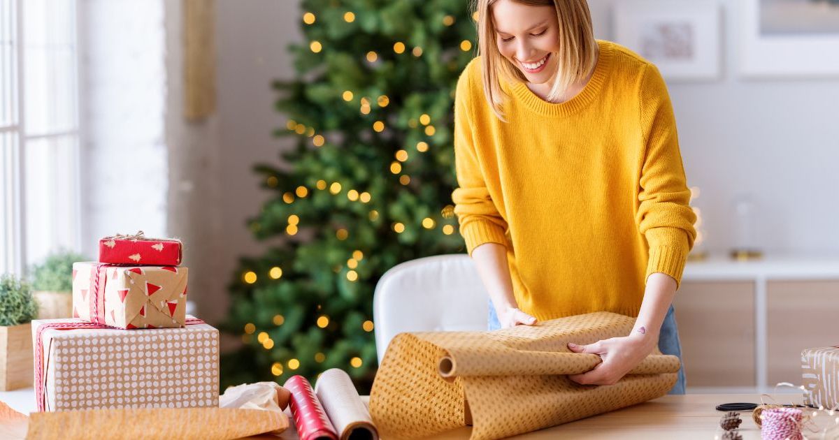 Noël 2023 : Voici l'astuce parfaite pour emballer un cadeau rond