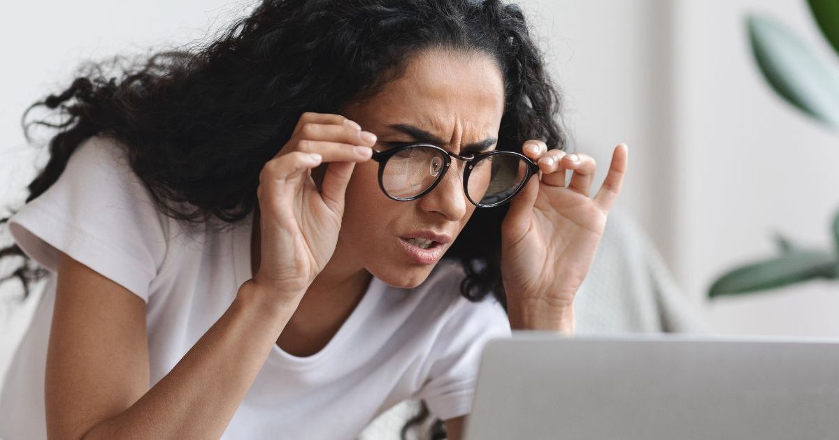 Voici 12 signes que vos problèmes de vue ne sont pas liés à l'âge ...