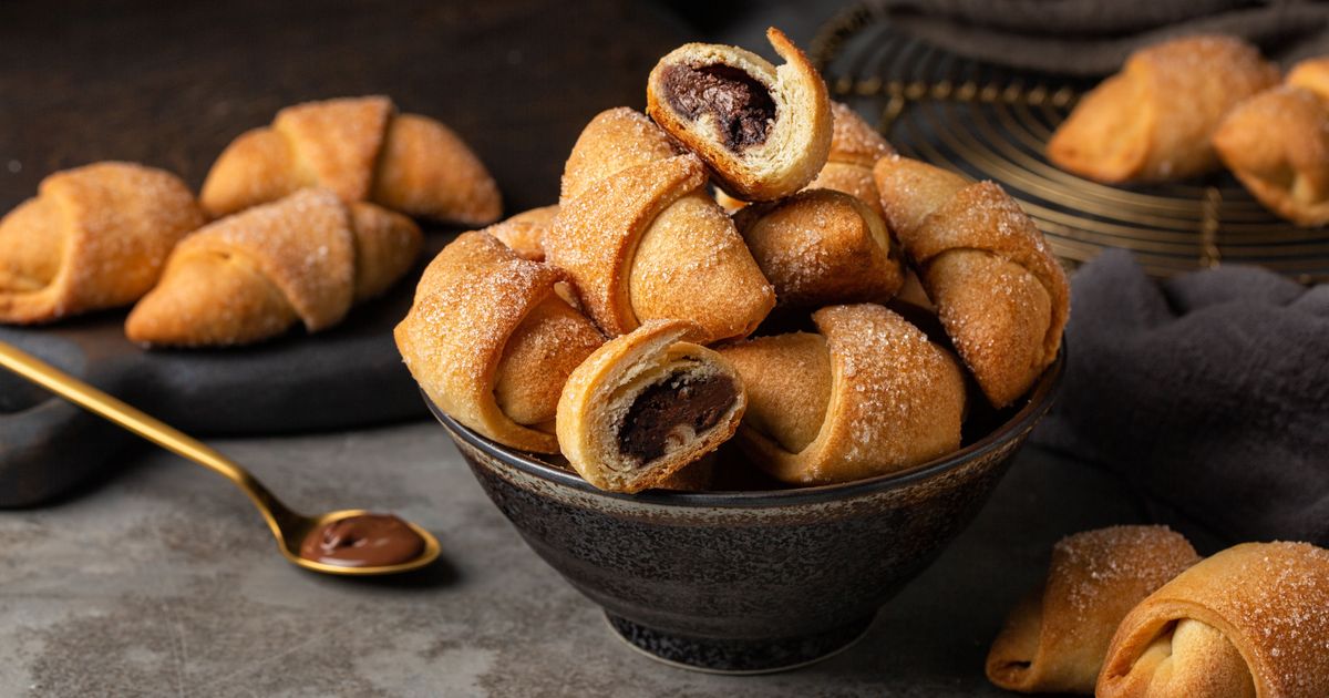 Cette recette de croissants au chocolat express avec 3 ingrédients est ...