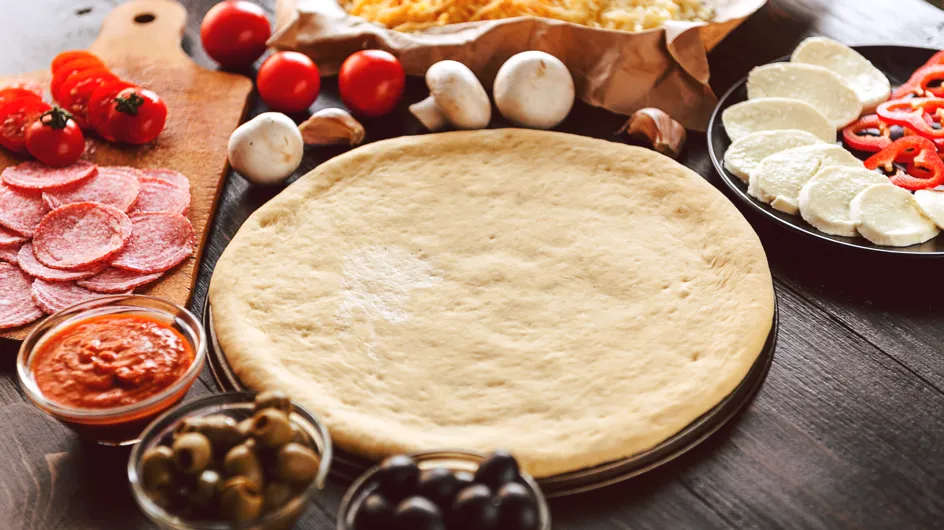 Comment préparer une pâte à pizza facilement et rapidement grâce à ...