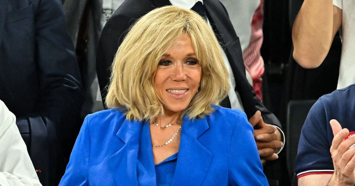 Brigitte Macron remet au goût du jour la coiffure rétro chic et ...