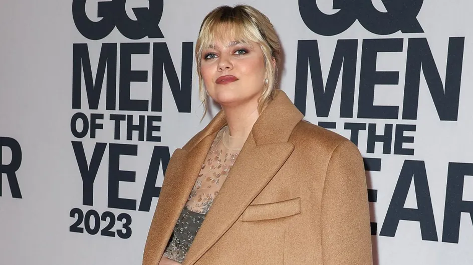 Louane sublime dans une robe de soirée transparente, elle confirme le ...