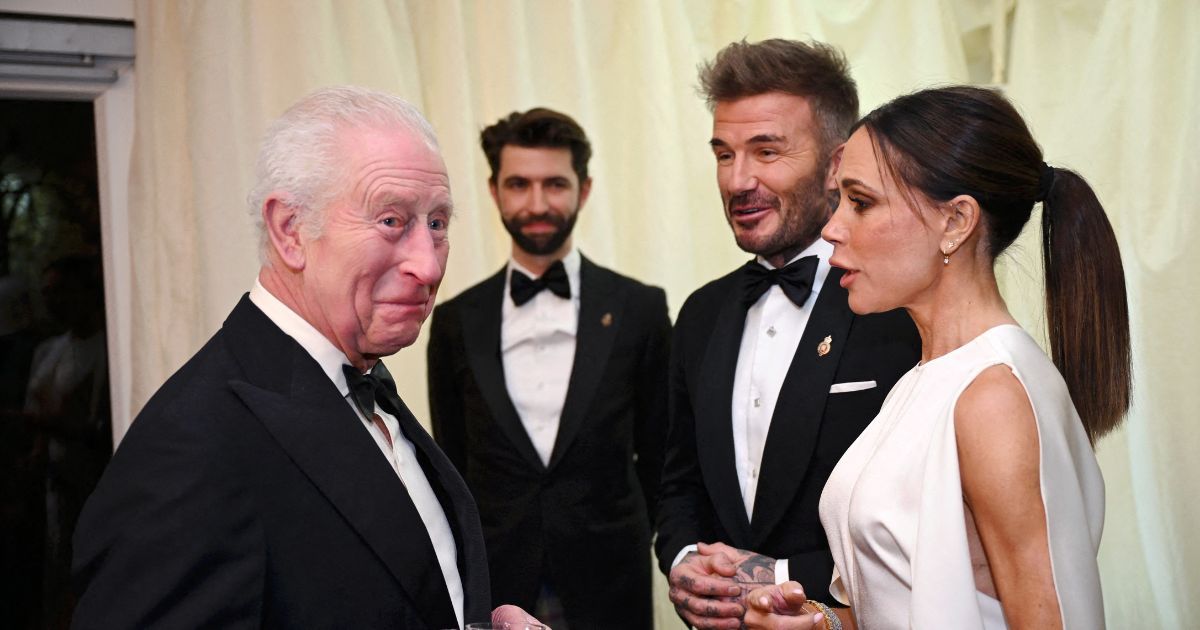 Charles III : "Il était bon", le roi s'improvise barman le temps d'un ...