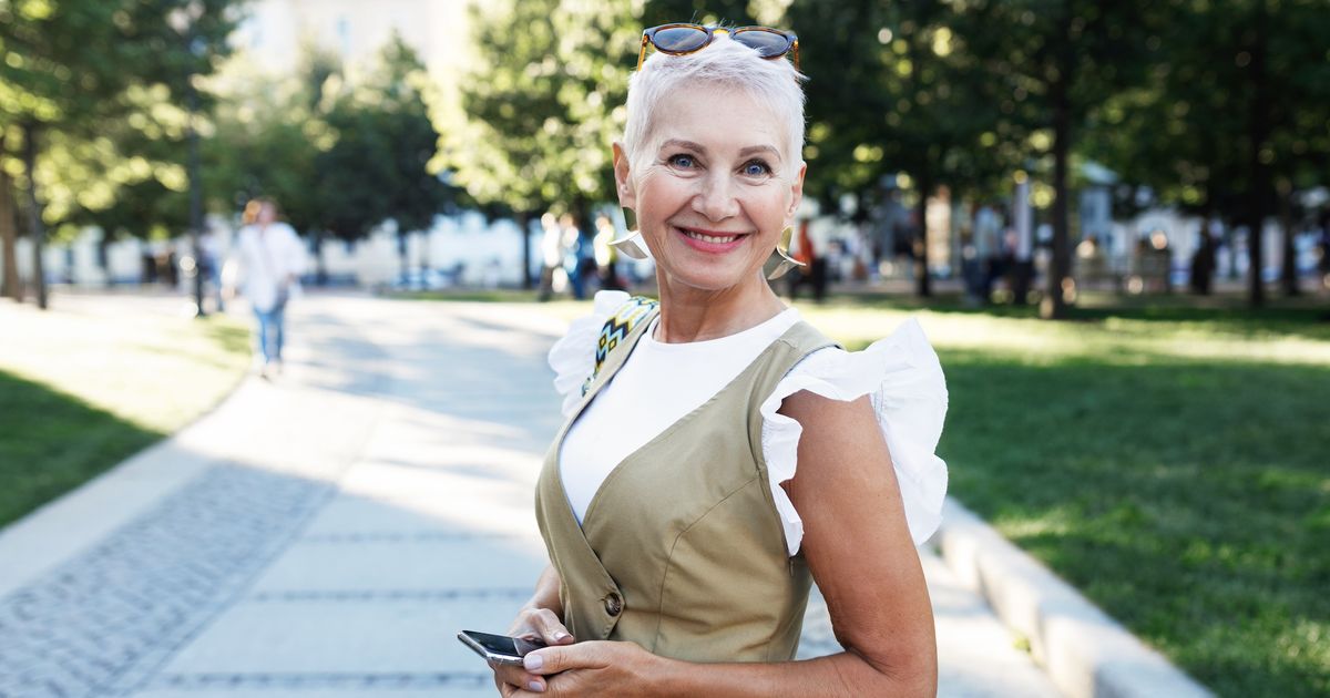 Coiffure après 70 ans : la “trixie cut” est la coupe courte ...