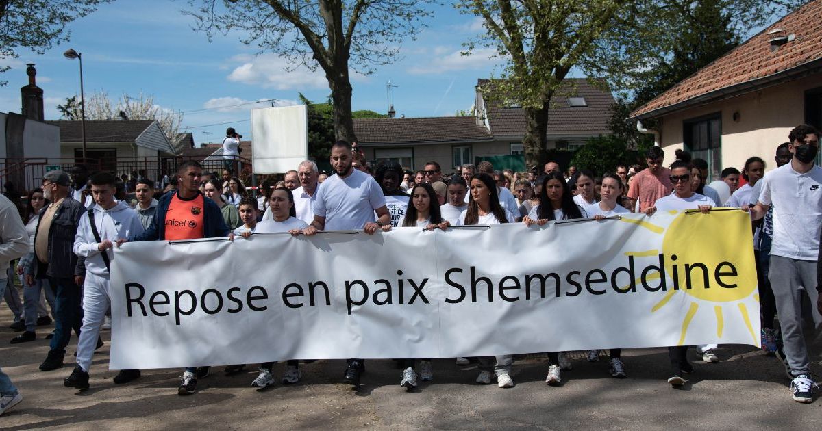 "On reste debout mais brisés", la mère de Shemseddine mort à 15 ans ...