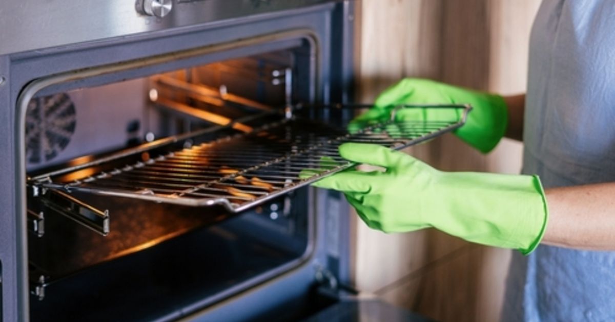 Ces détails indiquent qu'il est temps de changer les grilles de votre four