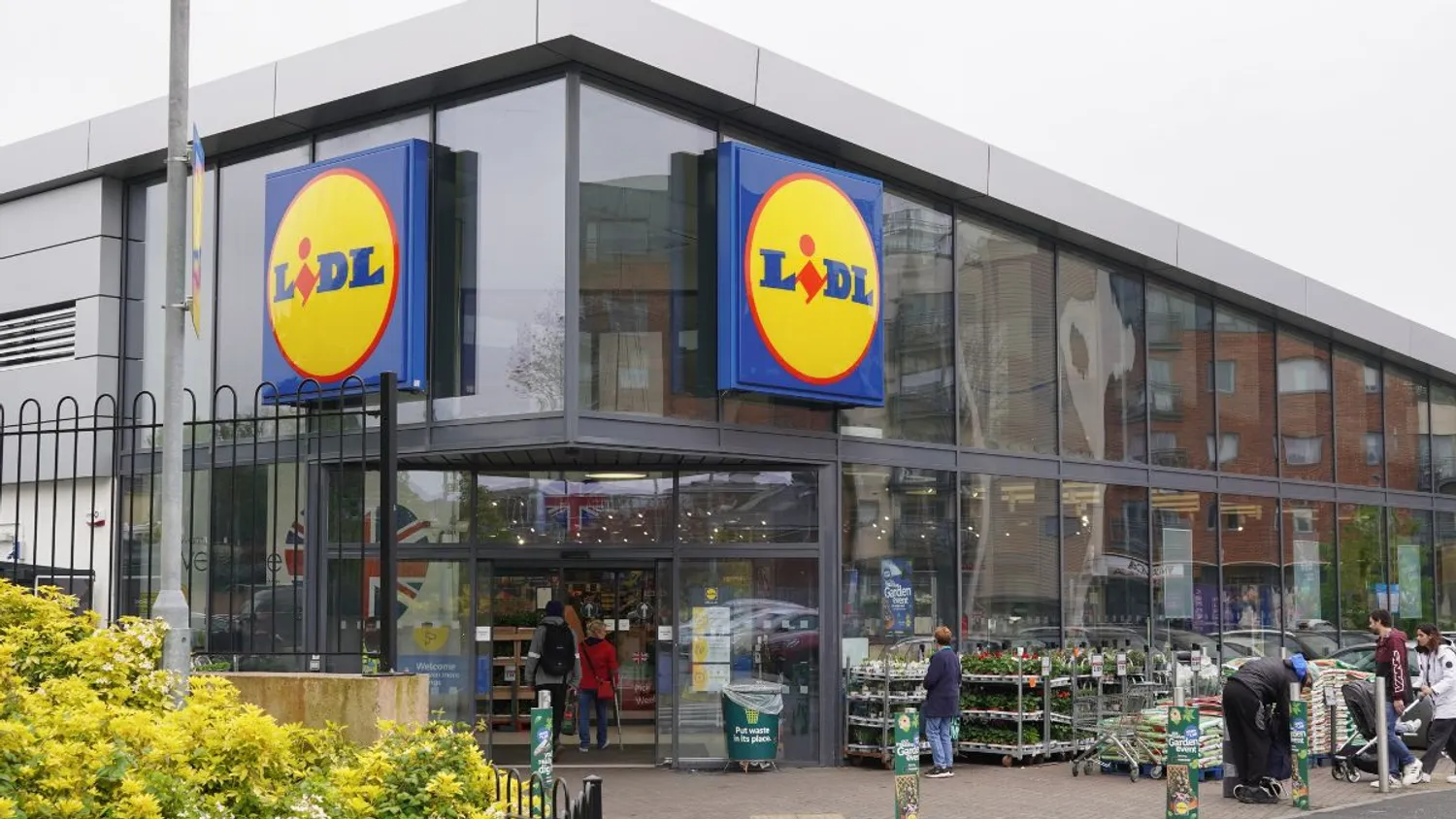 L'enseigne Lidl va-t-elle vraiment fermer tous ses magasins en France