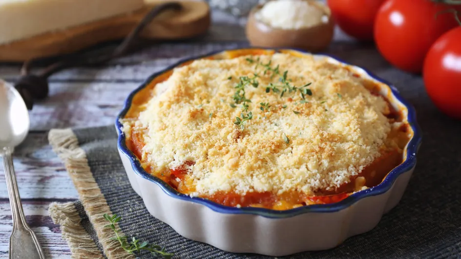 Ce crumble aux légumes du soleil et à la mozzarella est toujours une ...