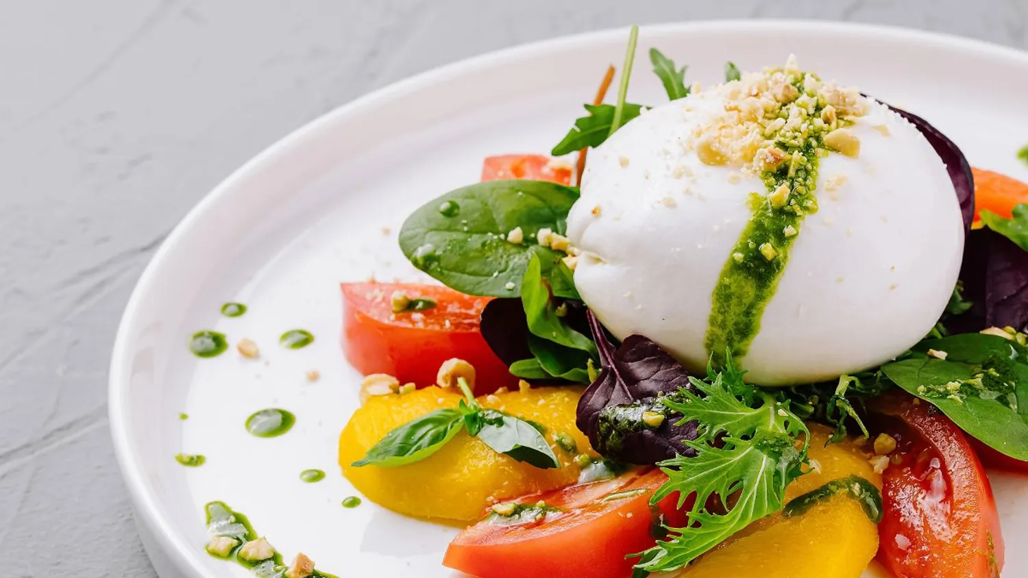 Vous ne mangerez plus de salade tomate-burrata de la même façon après ...