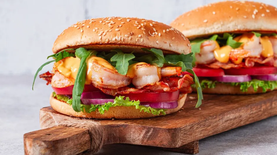 Cette célèbre chaîne de fast-food surprend avec un nouveau burger… aux ...