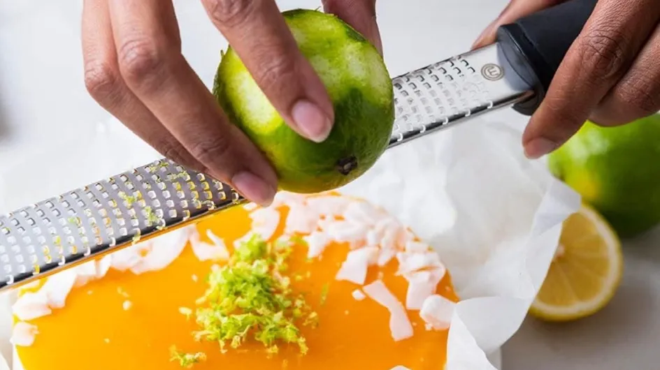 Apportez la touche finale à vos créations culinaires avec ce zesteur ...