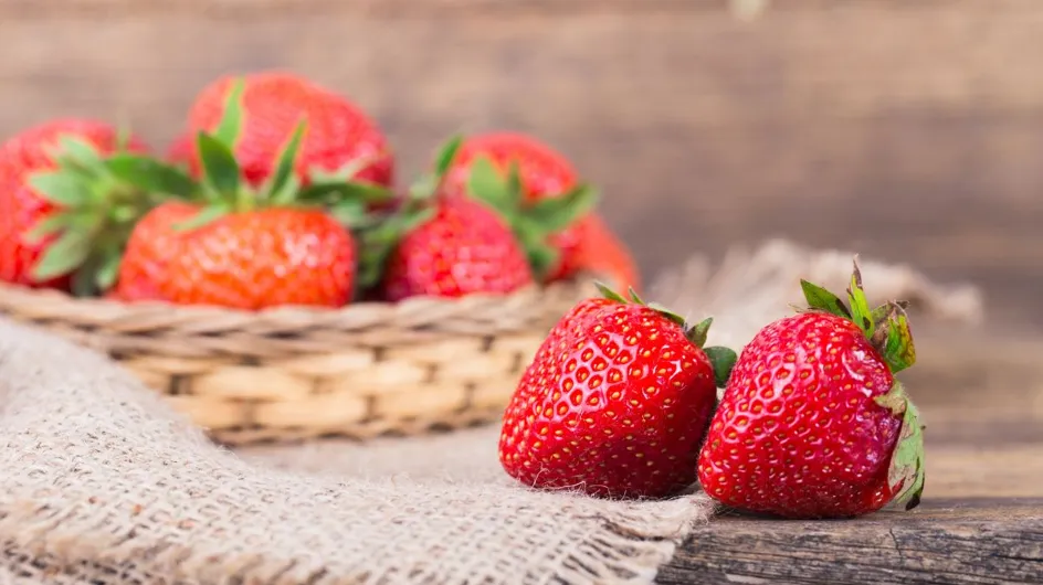 Voici le secret de ce chef pour intensifier le goût des fraises sans ...
