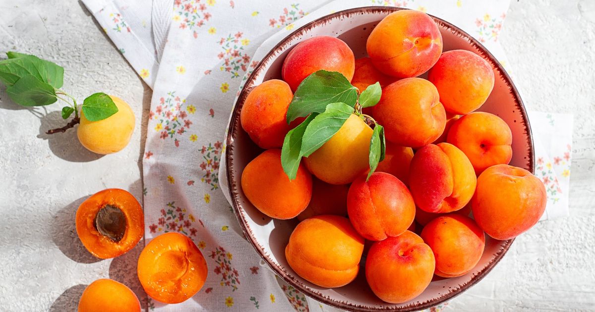 Voici tout ce qu’il y a à savoir sur l'abricot, ce fruit d'été dont on ...