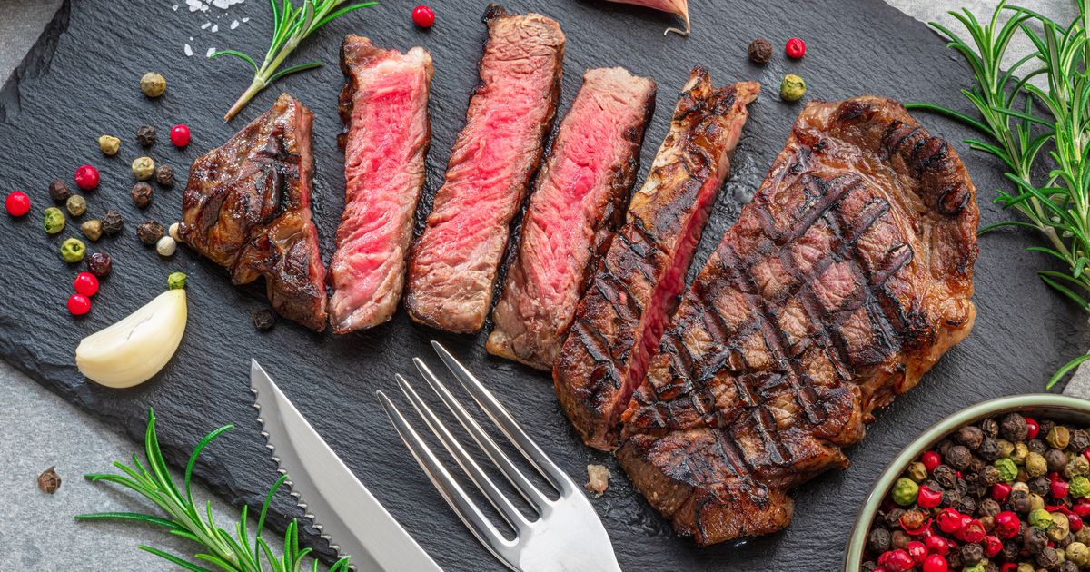 "Un morceau de 132 kg..." Voici le record de la plus grande entrecôte ...