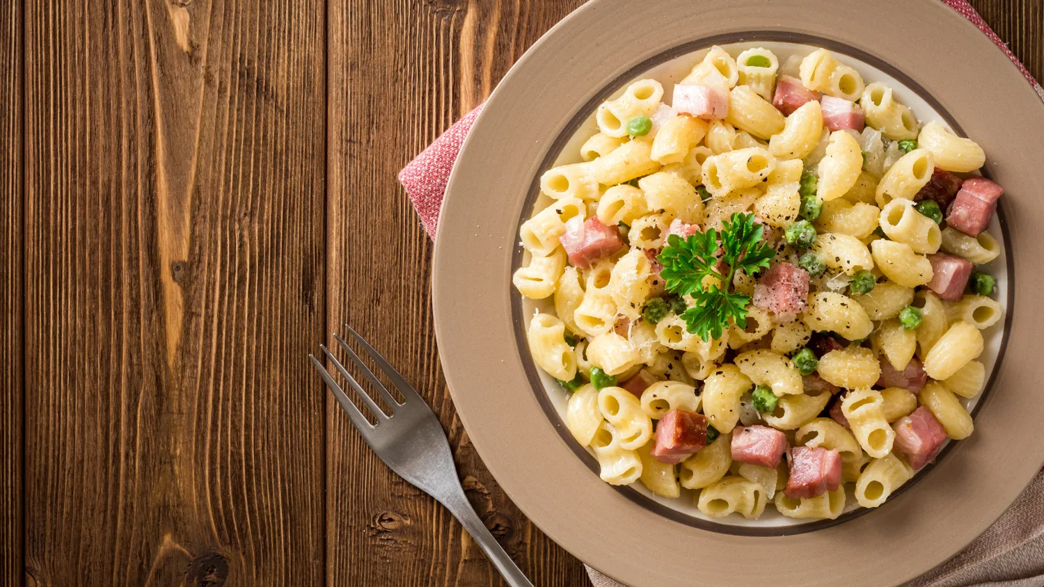 "Ça et les problèmes disparaissent" : Ces coquillettes au jambon de ...