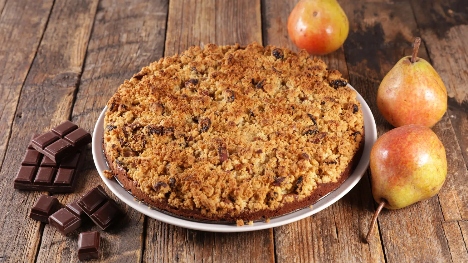 Ce crumble aux poires et chocolat est parfait pour un dessert ...