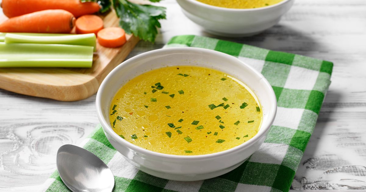 "C'est ma petite tradition depuis 10 ans : je prépare ce bouillon léger ...