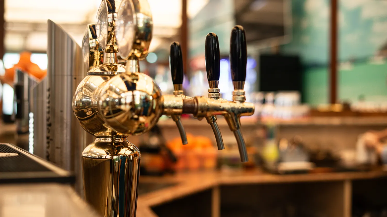 500 000 litres à brasser et un virage sans alcool : le pari fou de ...