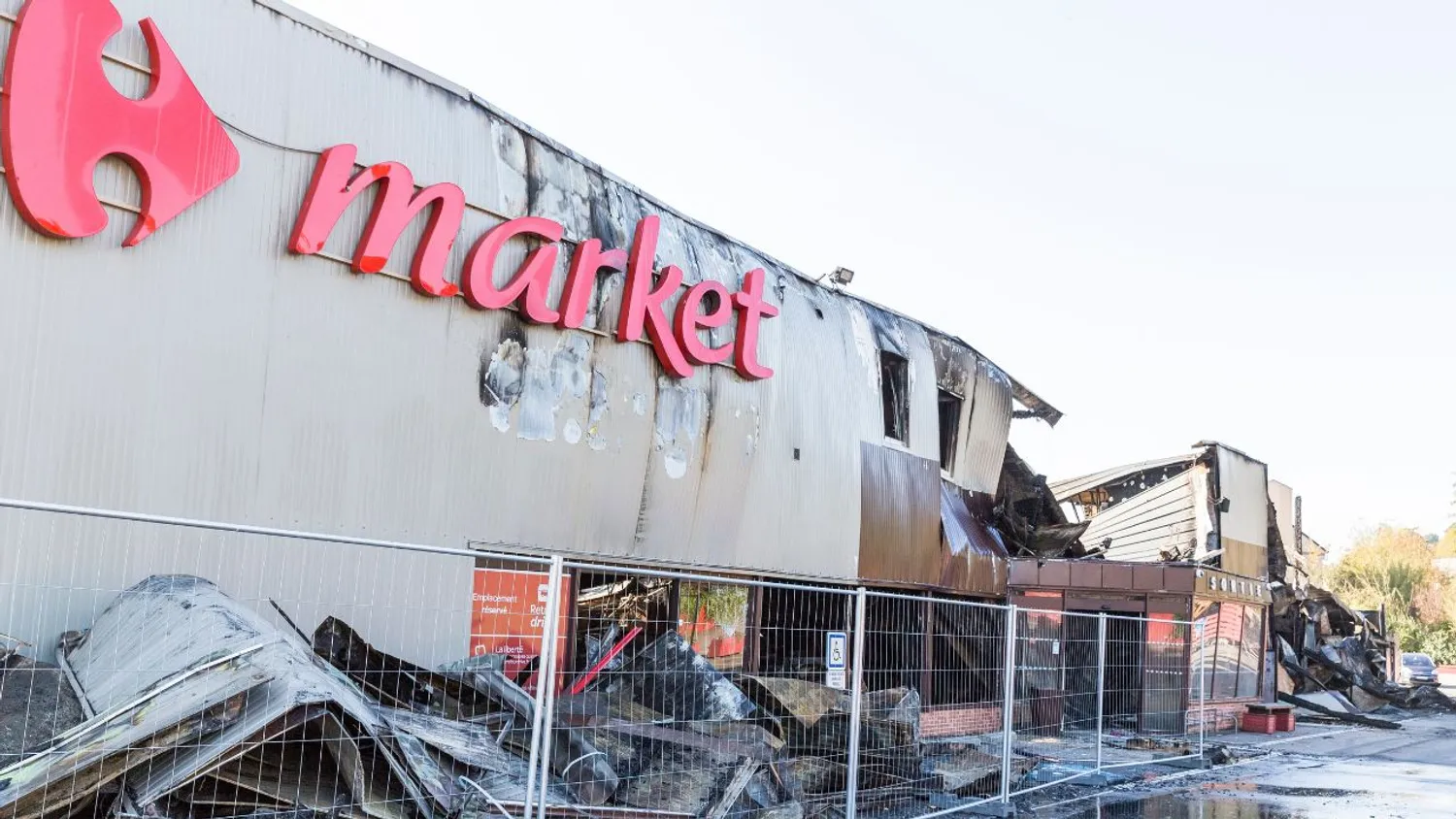 Une enfant de 12 ans provoque un incendie monstrueux dans un ...