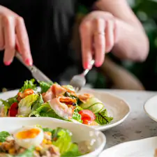 1 Français sur 2 souffre après manger : Michel Cymes conseille cette ...