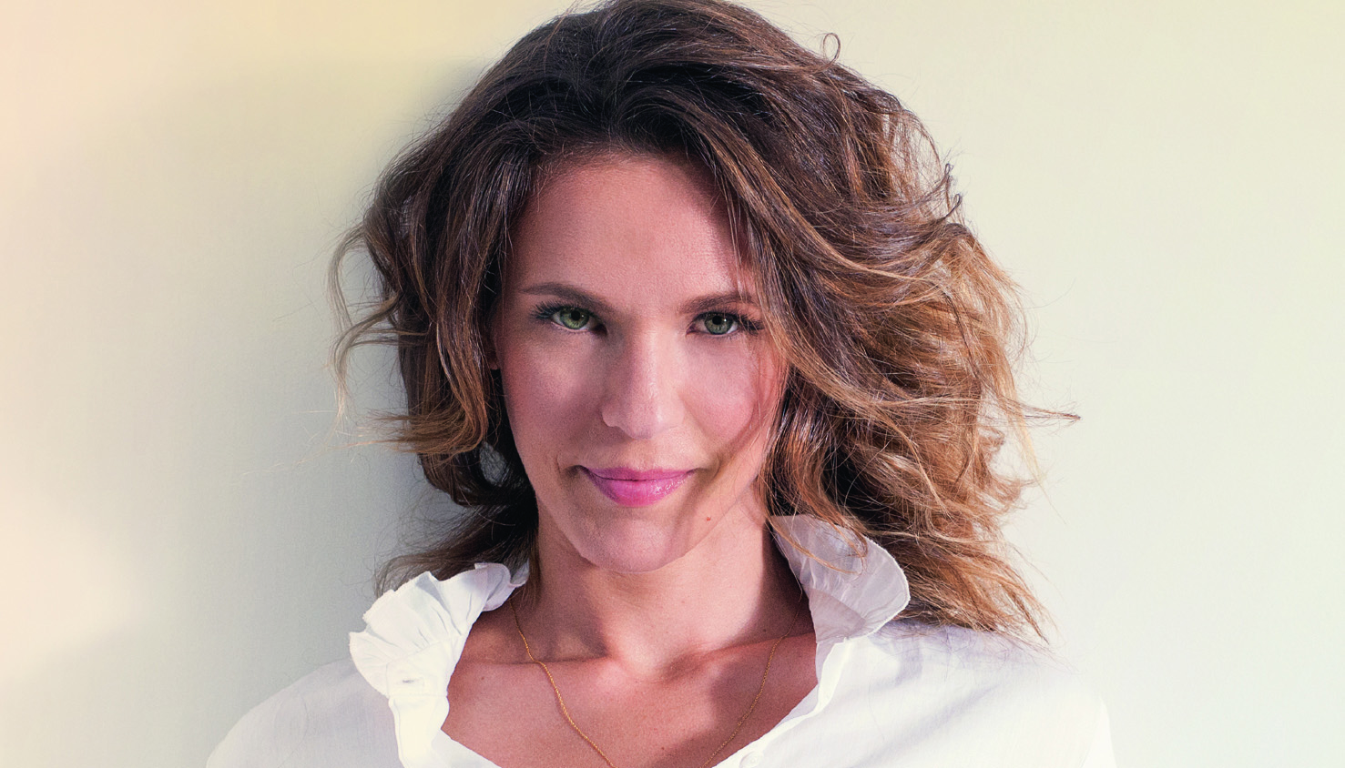 Lorie : Elle revient en chanson avec son titre "Bel été"