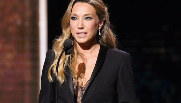 Six mois après la mort de son père, Laura Smet sort du silence